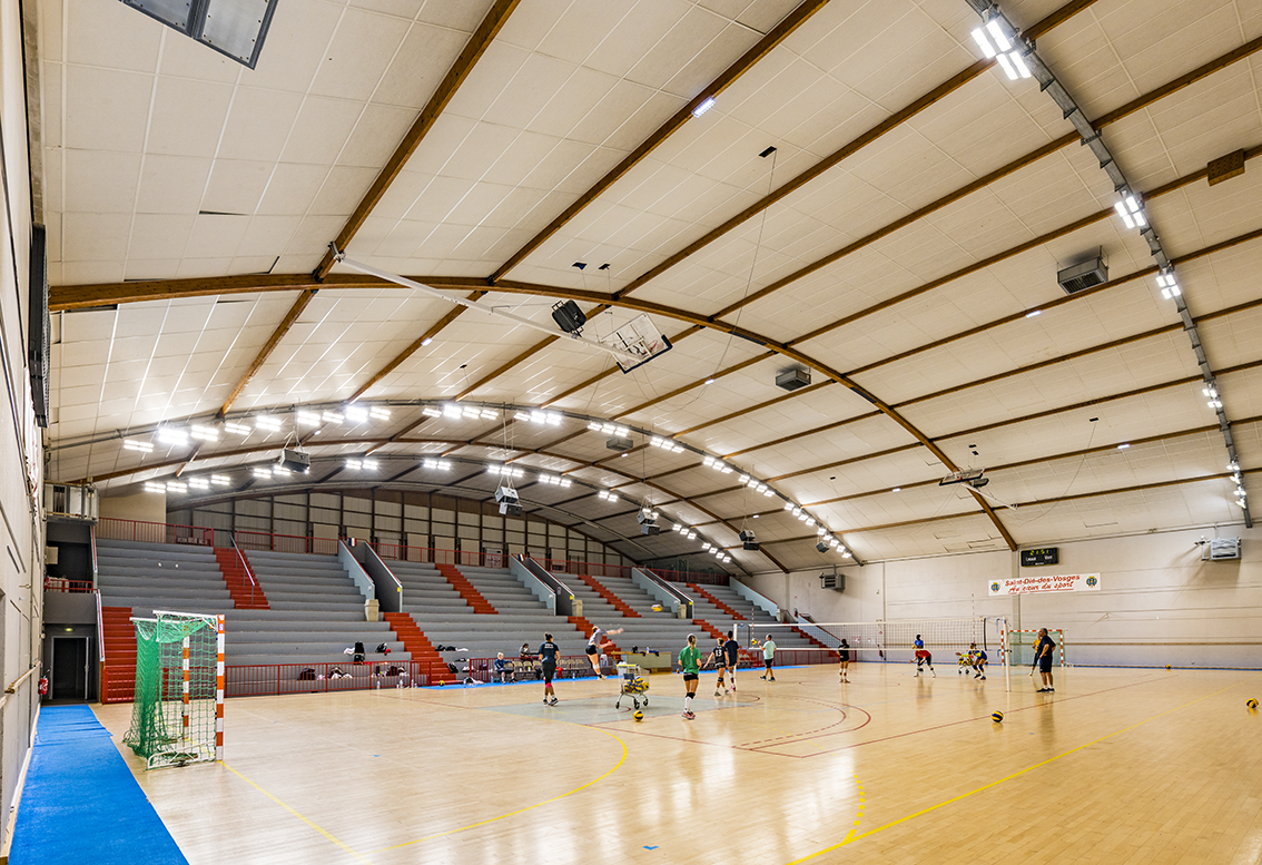Mirona Fit LED de Trilux au Palais Omnisports de Saint-Dié-des ...